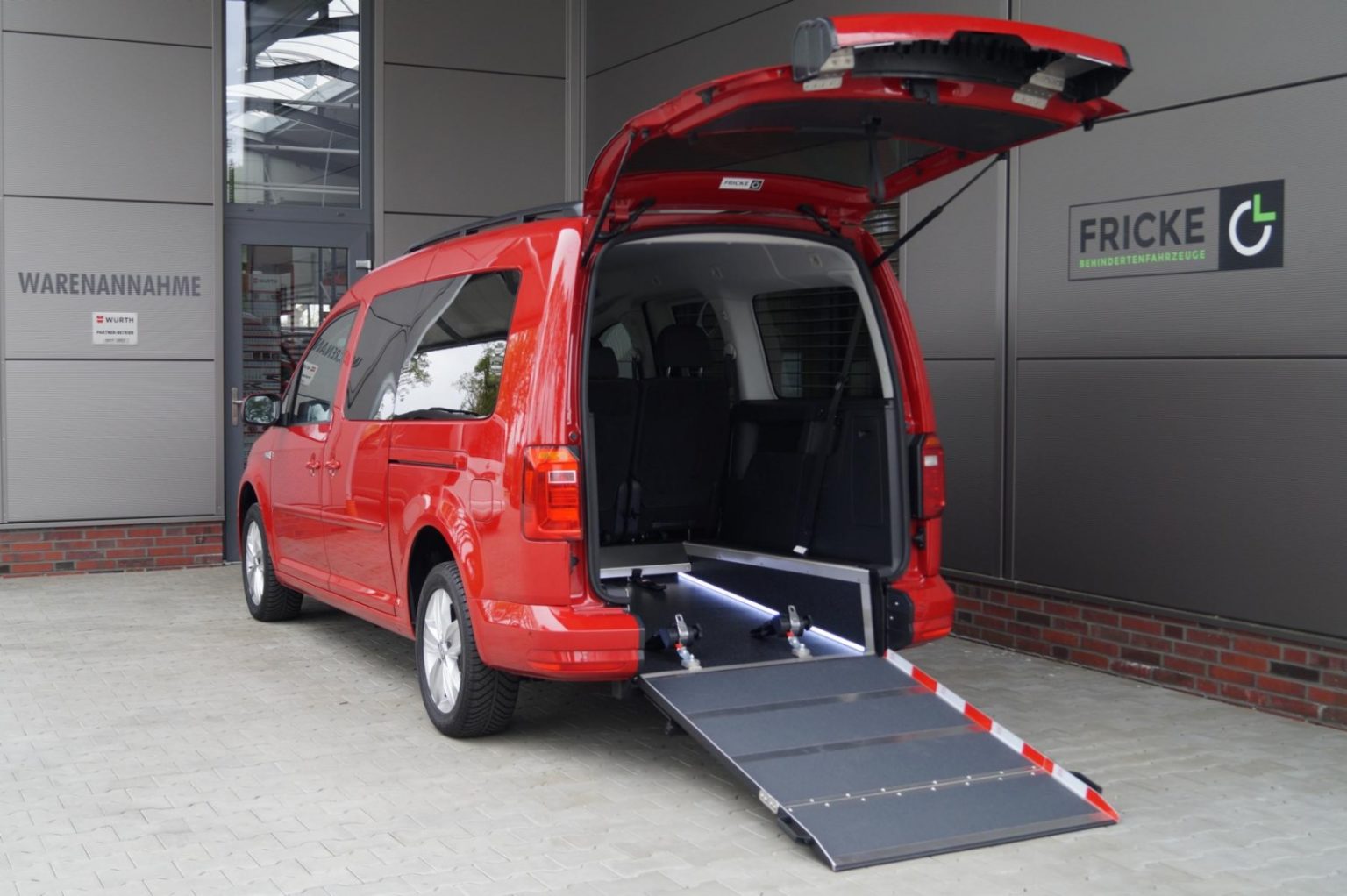 Heckeinstieg für Rollstuhlfahrer: Behindertengerechte Fahrzeugumbauten